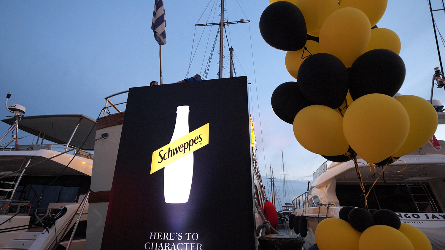 Το Schweppes δίνει χαρακτήρα στο ελληνικό καλοκαίρι Lifo